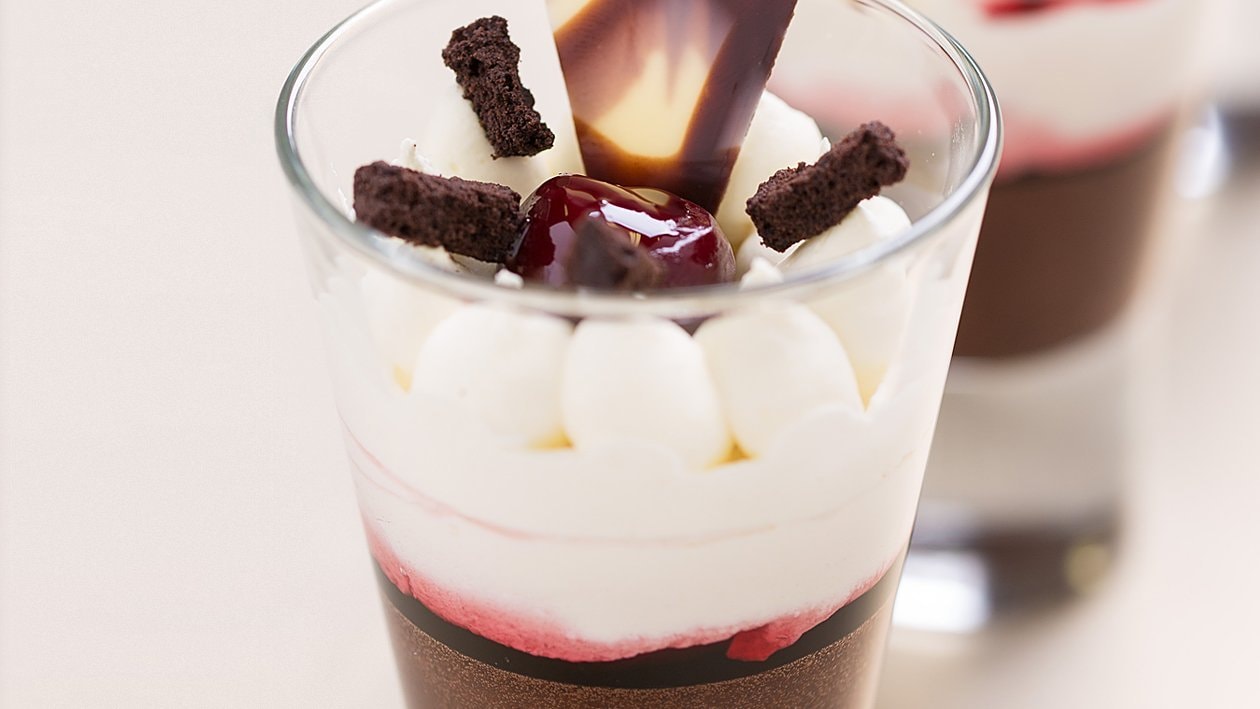 Black forest в чаша - лек, ефирен крем или сирене? - Рецепта